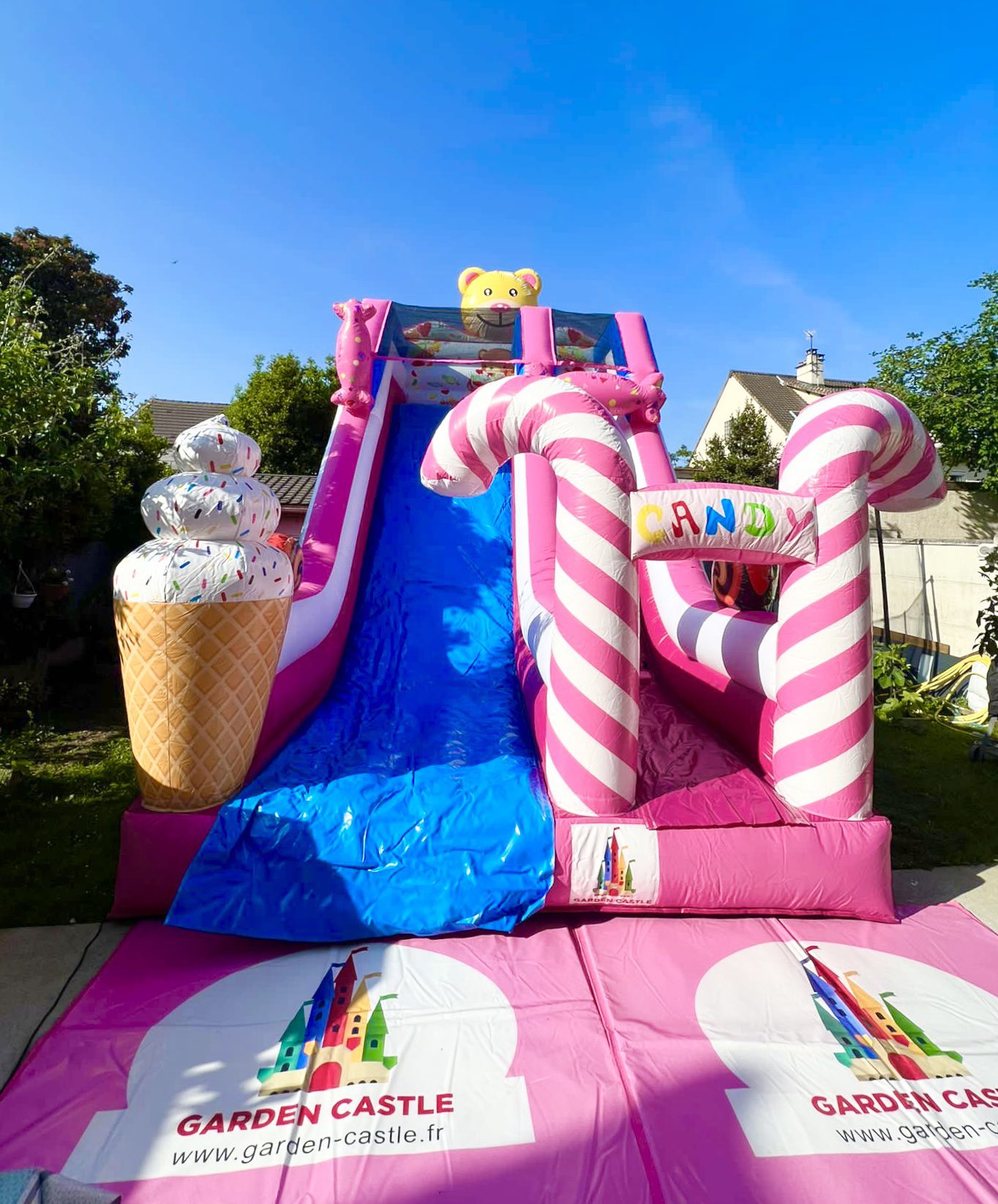 le châteaux gonflable Le Candy Slide | Garden Castle